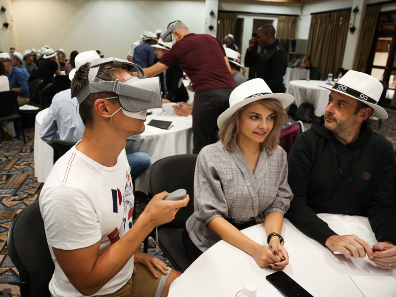 The Infinite Loop - Soupeřivá a spolupracující teambuildingová hra